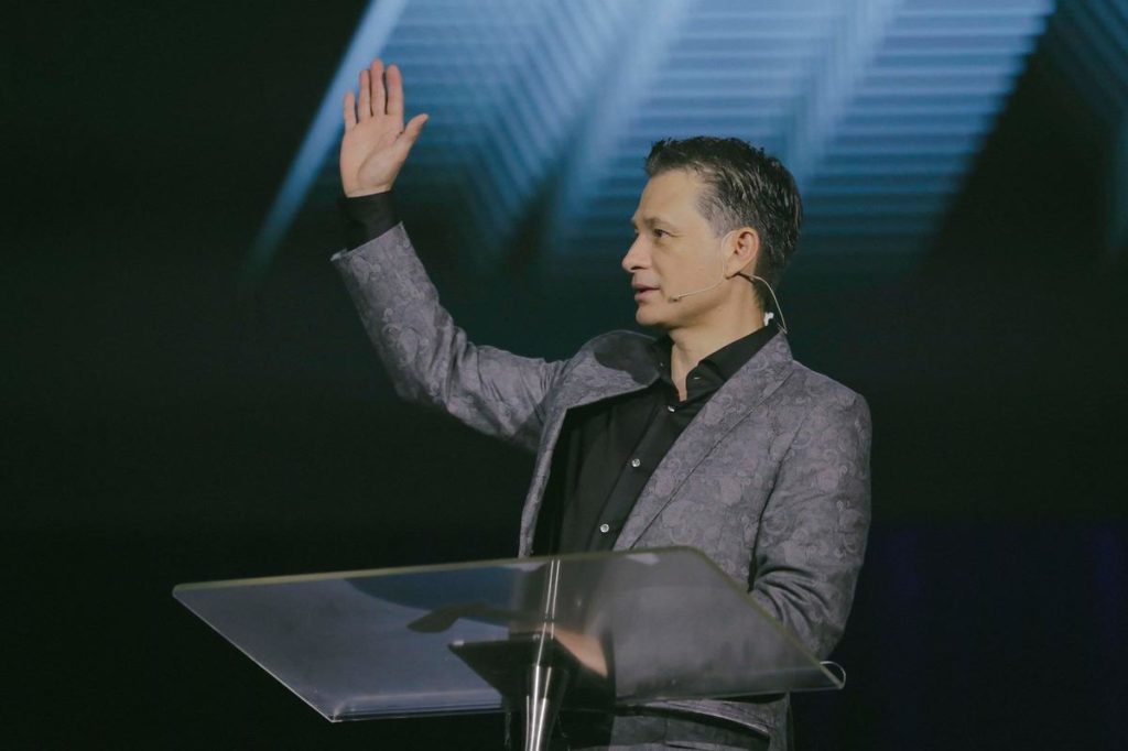 Cash Luna responde a sus detractores en las Redes Sociales con ...